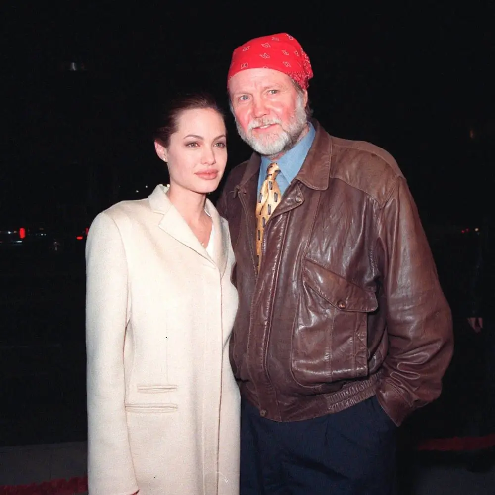 Brad Pitt Makes Stunning Demand From Angelina Jolie - Redarchives